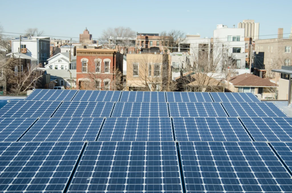 Chicago Solar Incentives: How To Save on Energy in 2025